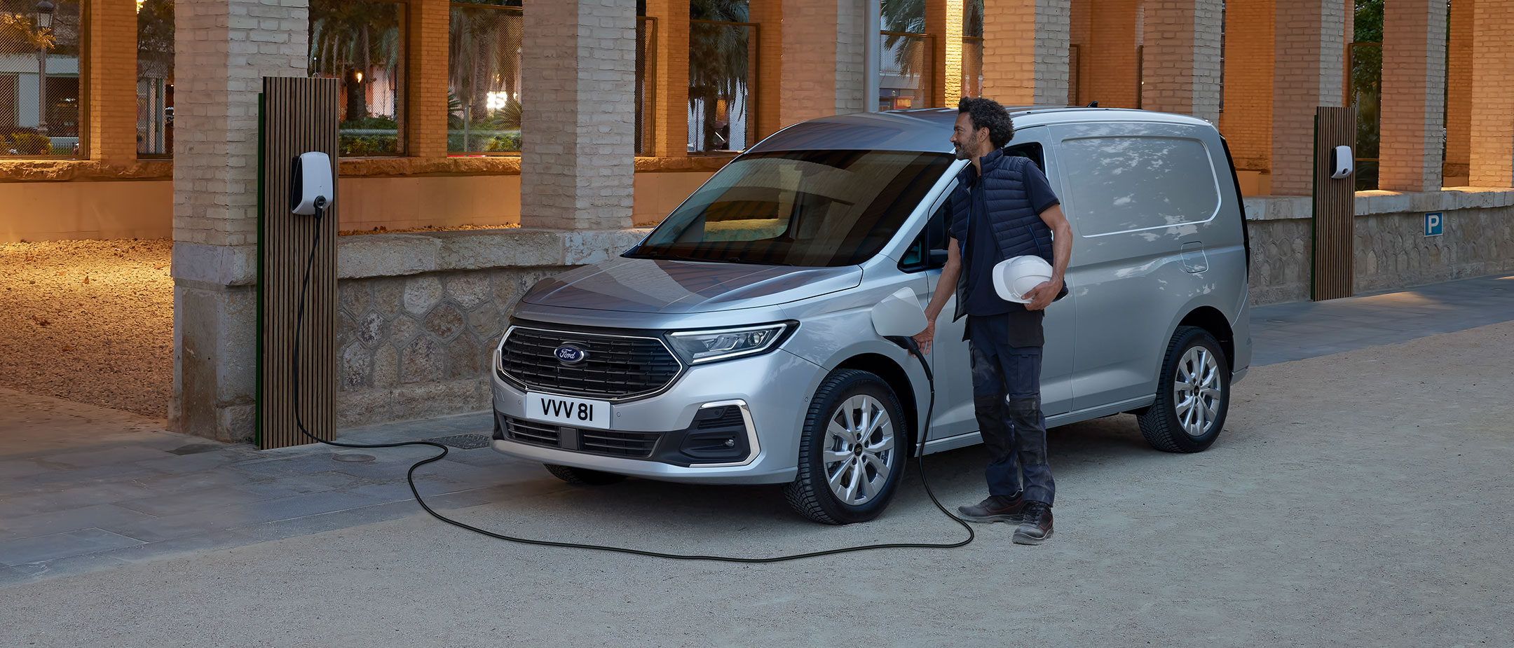 Helt nye Ford Transit Connect ladbar hybrid │ Ford NO
